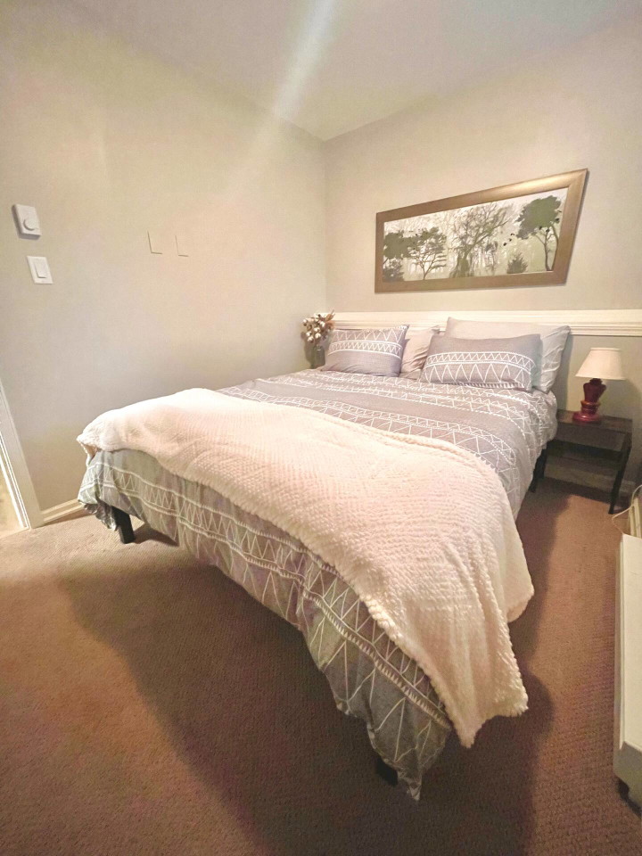 West Coast Comfort In The Heart Of Comox - Courtenay, BC, Canada