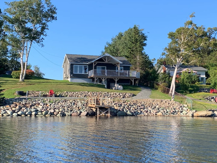 Cheerful 2 Bedroom Cottage On The Mira River - Cape Breton Island