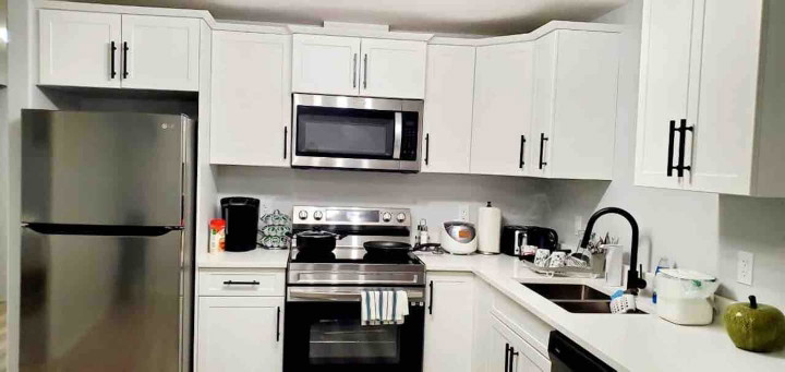 Suite Pour Voyageurs à Regina Avec Stationnement Gratuit Sur Place - Regina