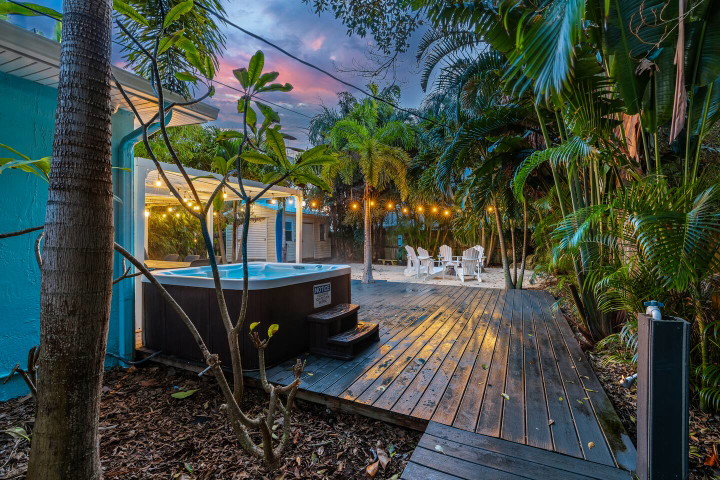 Steps To Beach | Hot Tub & Tropical Backyard - Cocoa Beach, FL
