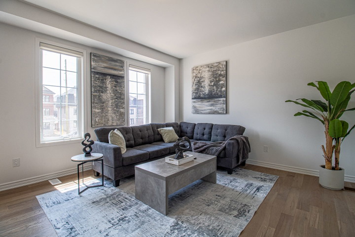 Modern & Luxury Townhouse In Oakville - Oakville