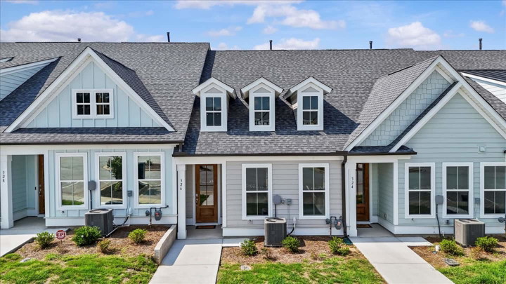 Lure Me Inn-lakefront Retreat + Boat Slip - Greenwood, SC