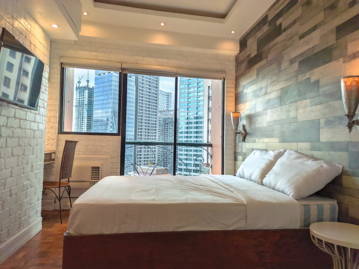 Citadel Inn Makati By Tadaimanila - Manila