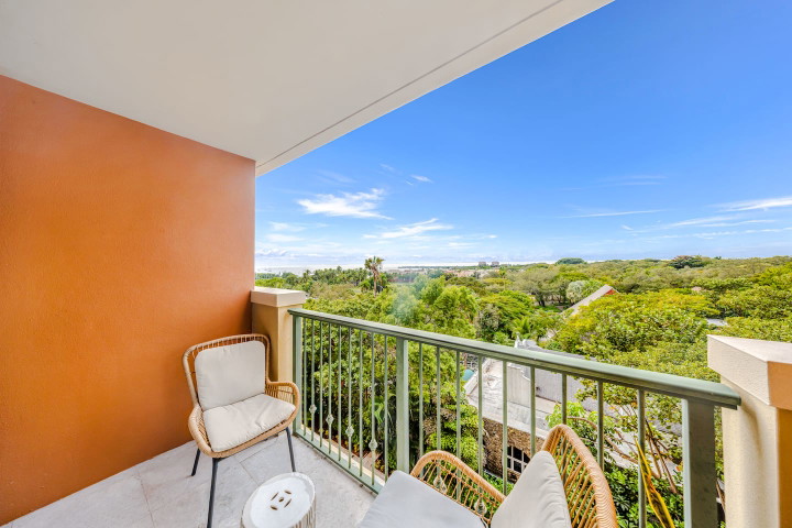 Bay Views, Pool & Gym Access In Coconut Grove - Miami