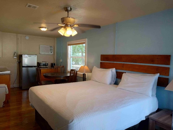 Knight's Key Suites Deluxe King - Marathon, FL