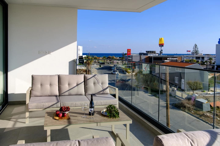 A201 · Brand New 1-bed · Side Sea View Balcony - Cypern