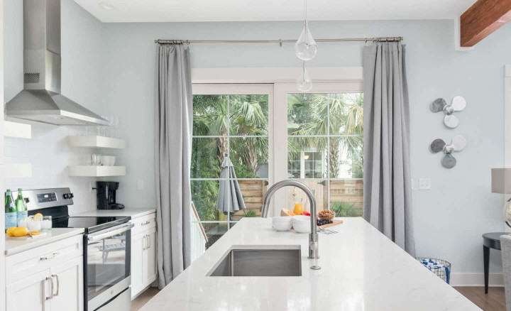 Walk Everywhere! 8br Duplex W/ 2 Pools, Sleeps 16+ - Folly Beach, SC