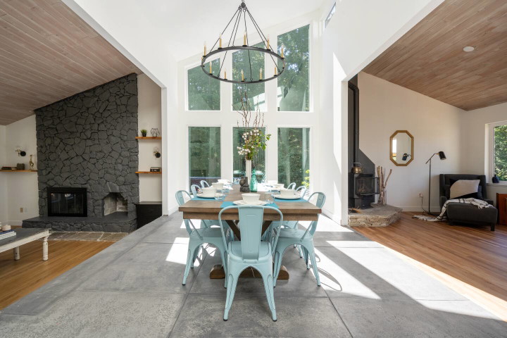 Coastal Acres - Sleeps 12 - North Saanich