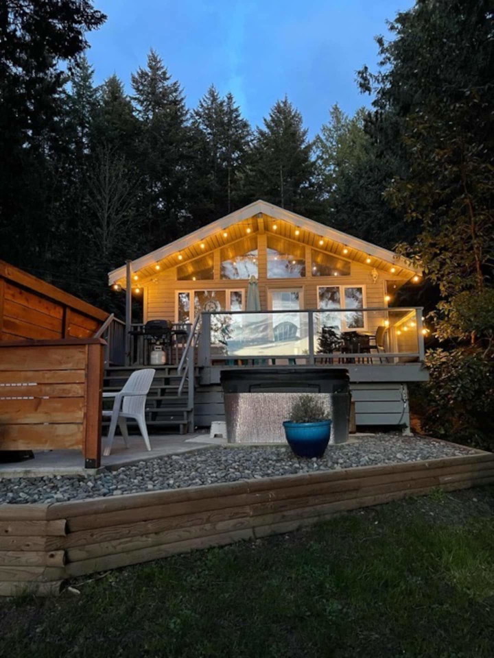 Little House On Pender: Sea & Forest View From Spa - Canada