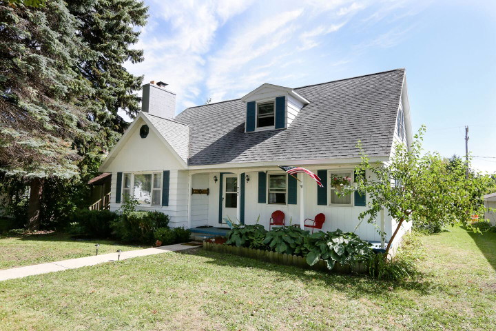Newly Renovated Crystal Lake Cottage - Frankfort