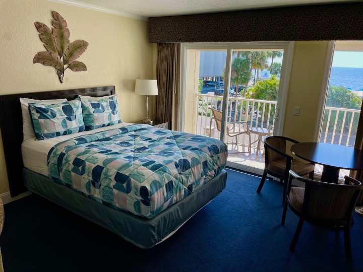 Waterfront Tampa Bay Condo · Resort Pool & Beach - Tampa, FL