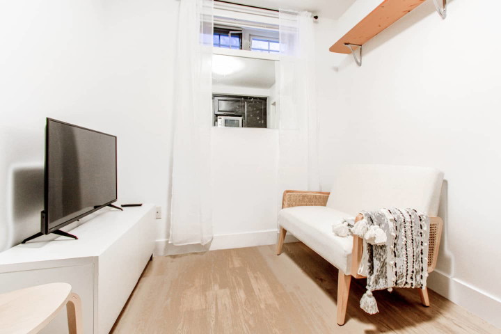 Lovely 1 Br Basement Suite Near Skytrain W/ac - Richmond