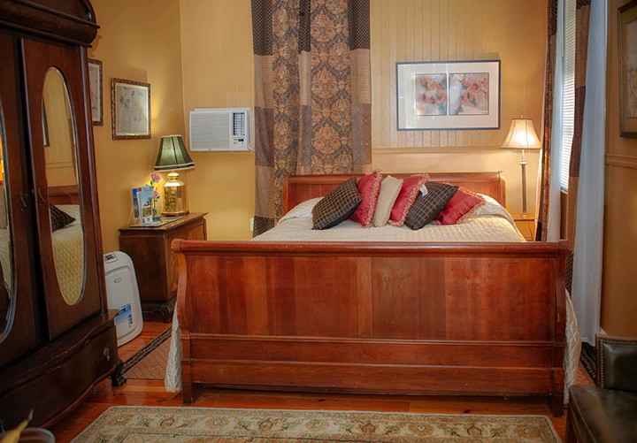 Azalea Bedroom Suite - Mandeville, LA