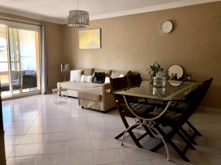 2-room Apartment, Right In The Center Of Pégomas. - Pégomas