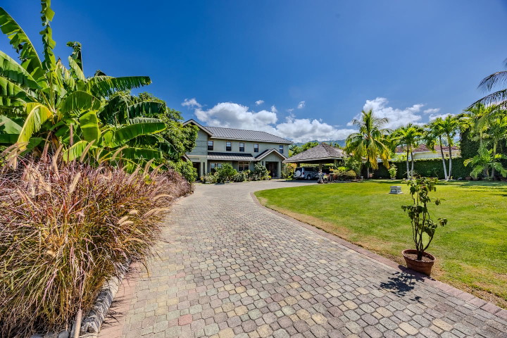 Elegante, Impecable Hogar, Con Capacidad Para 5-10, En Un Vecindario Exclusivo Y Seguro - Kingston