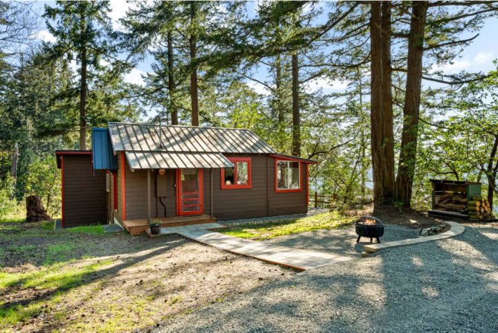 Serene Camano Cabin W Deck Fire Pit & Views! - Whidbey Island, WA