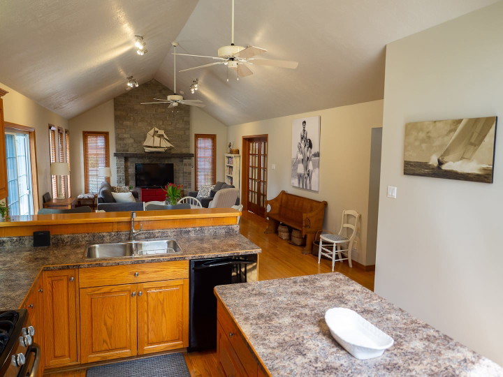 Christy Cottage: Spacious & Bright! - Bayfield