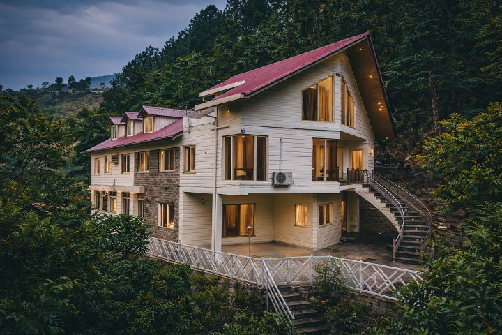 Private Penthouse W Balcony, Forest And River View - Chamba