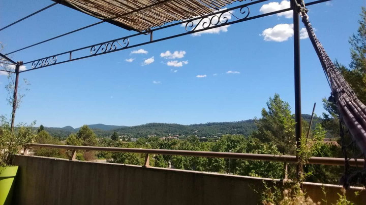 Appartement Avec Vue Sur Les Reliefs Du Haut-var - Brignoles
