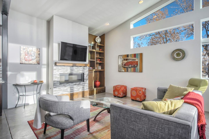 Mountain Views | Central | 4br/3ba | Modern Home - Colorado Springs, CO