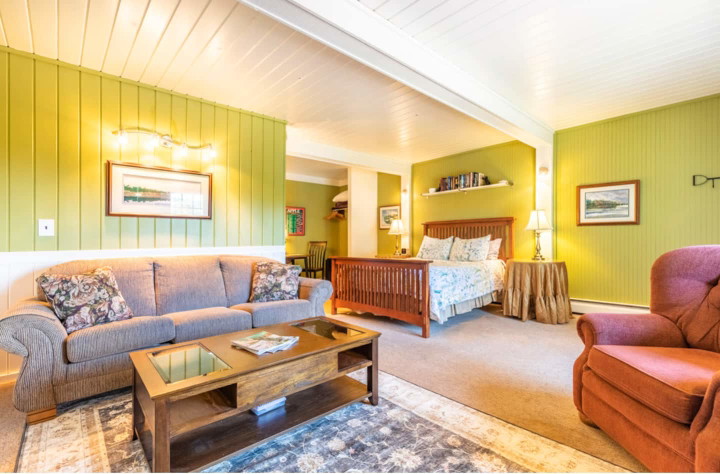 Lake Superior Hillside Suite 1 Walk Downtown - Bayfield, WI