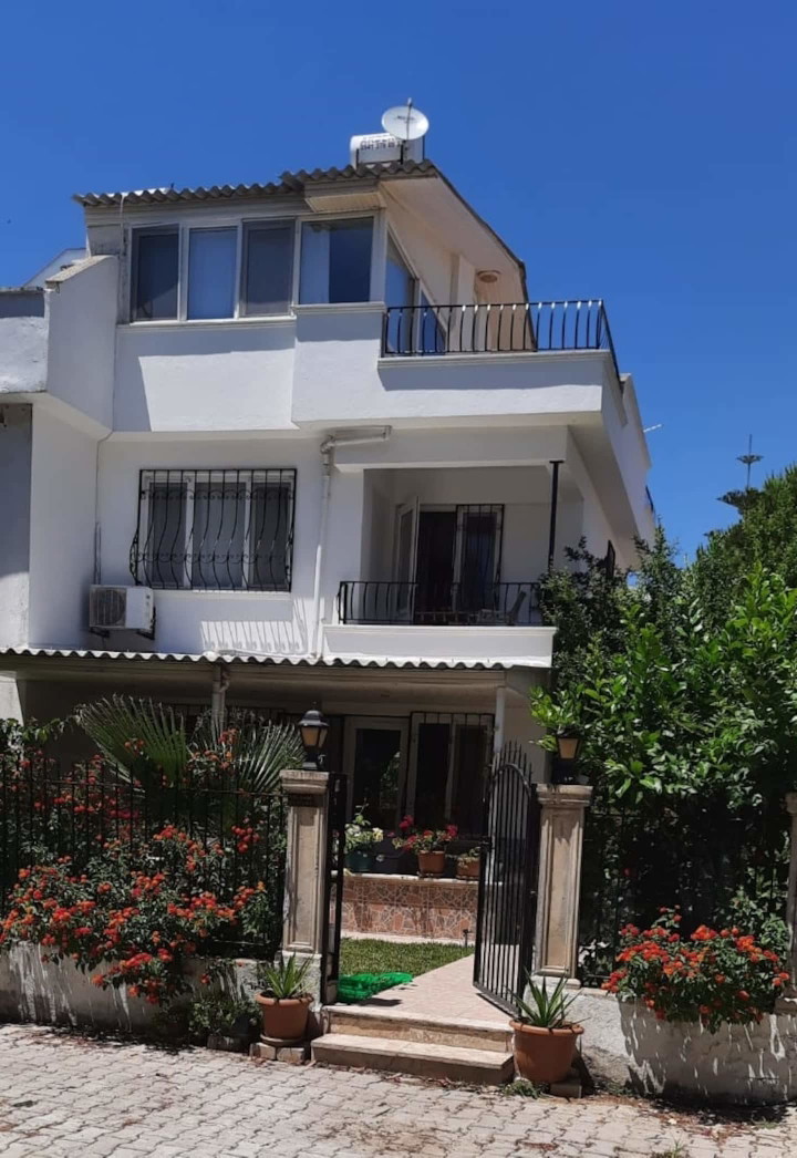 Triplex Villa With Private Garden Near The Sea - Boğazkent