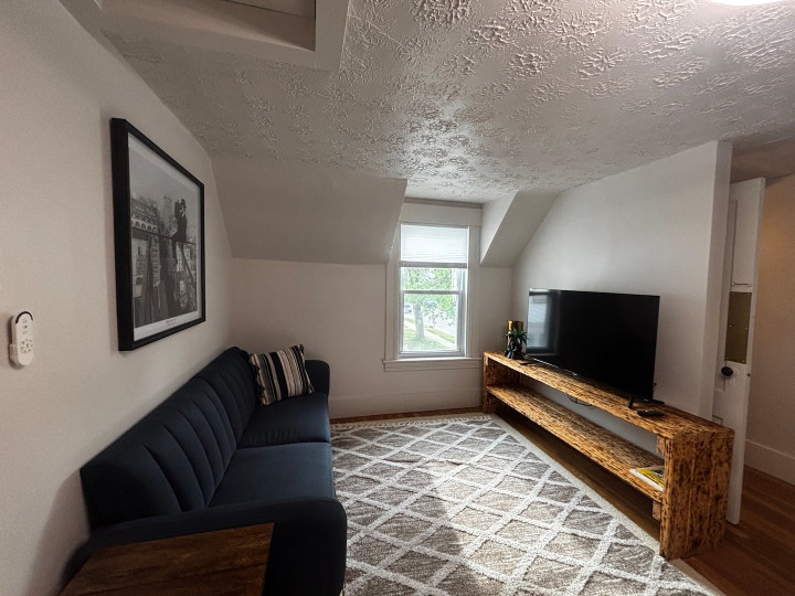Bright Manchester Apt, 5 Min To Elm St, King Bed - SNHU, Manchester