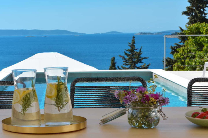 Sunny Apartment In A Villa With Pool By Trogir - Croatia