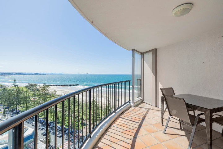 Gorgeous 15th Floor Apartment On The Beach - Coolangatta