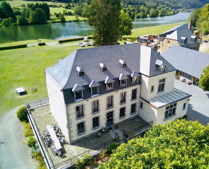 Louez Un Château 20p Pour Vos Vacances Au Risdoux - Ardennes