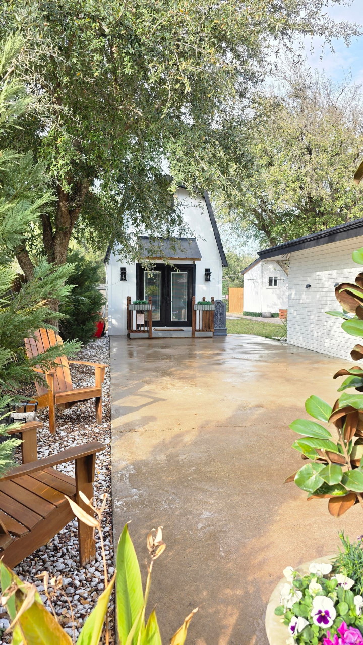 The Barnhouse Retreat. - McAllen, TX