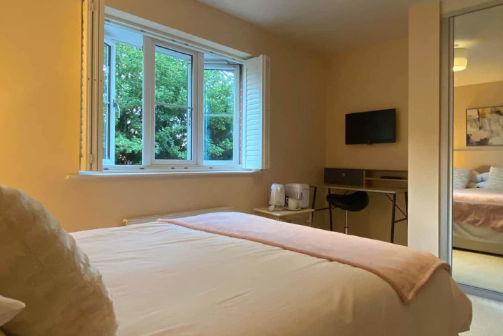 Cosy And Spacious Double Bedroom With En-suite - Andover