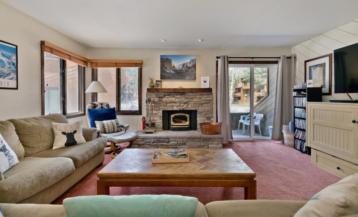 Cozy Condo, Fireplace, Hot Tub, Wi-fi, Close To Everything ! - Mammoth Lakes, CA