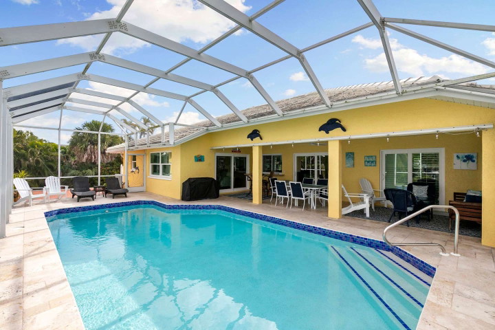 Vibrant 3bd Home- Heated Pool - Perfect Getaway! - マルコ・アイランド, FL