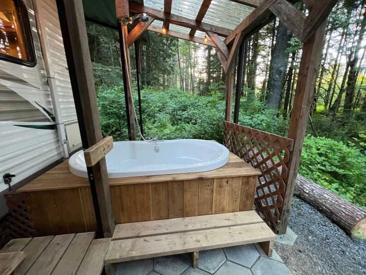 Soak In Forest Tub - Private Serene & Wild - British Columbia