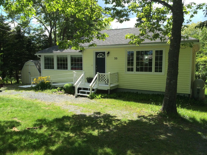 Lakefront Cottage Next To Ocean Beach - Halifax