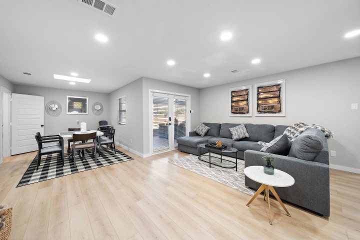 Dfw Group Getaway | Clean, Modern & Comfortable - Garland, TX