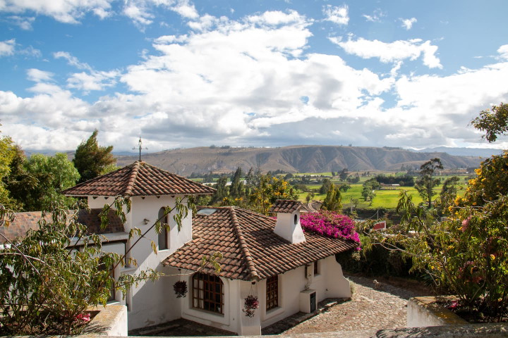 Colonial Manor House In A Natural Setting - Salcedo