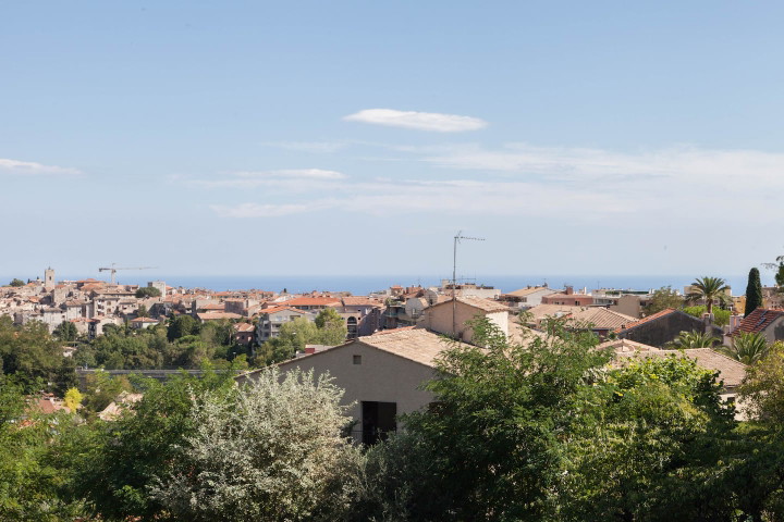 Studio Lumineux Au Centre Avec Terrasse Et Parking - Vence