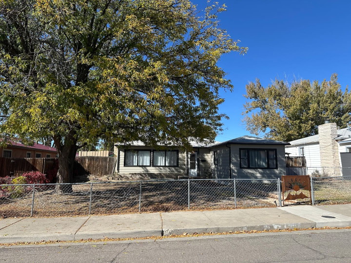 Bright 2br Home W/fireplace & Fenced Yard - Farmington, NM