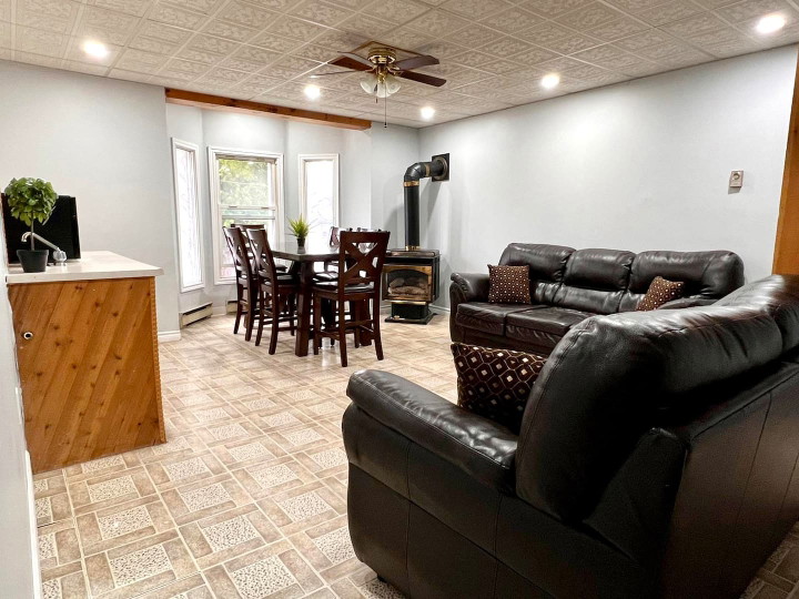 Duplexes Basic 3 Bedroom In Trenton 3 Parking - Prince Edward County