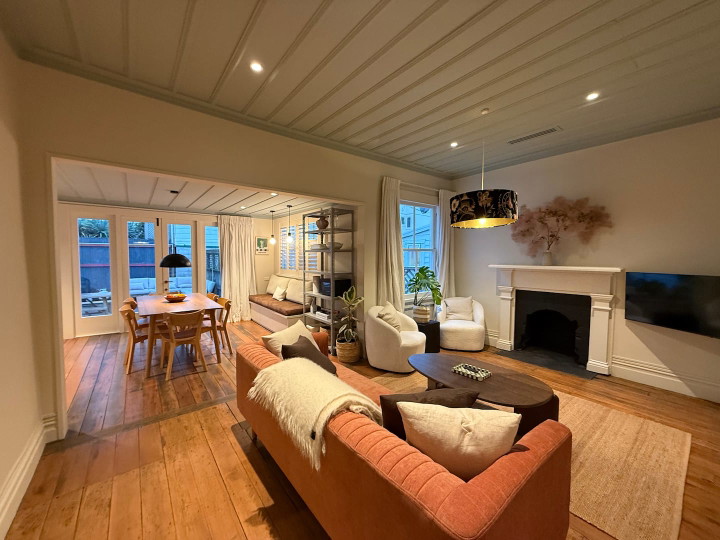 Beachside Heritage Villa, Steps To Waterfront - New Zealand
