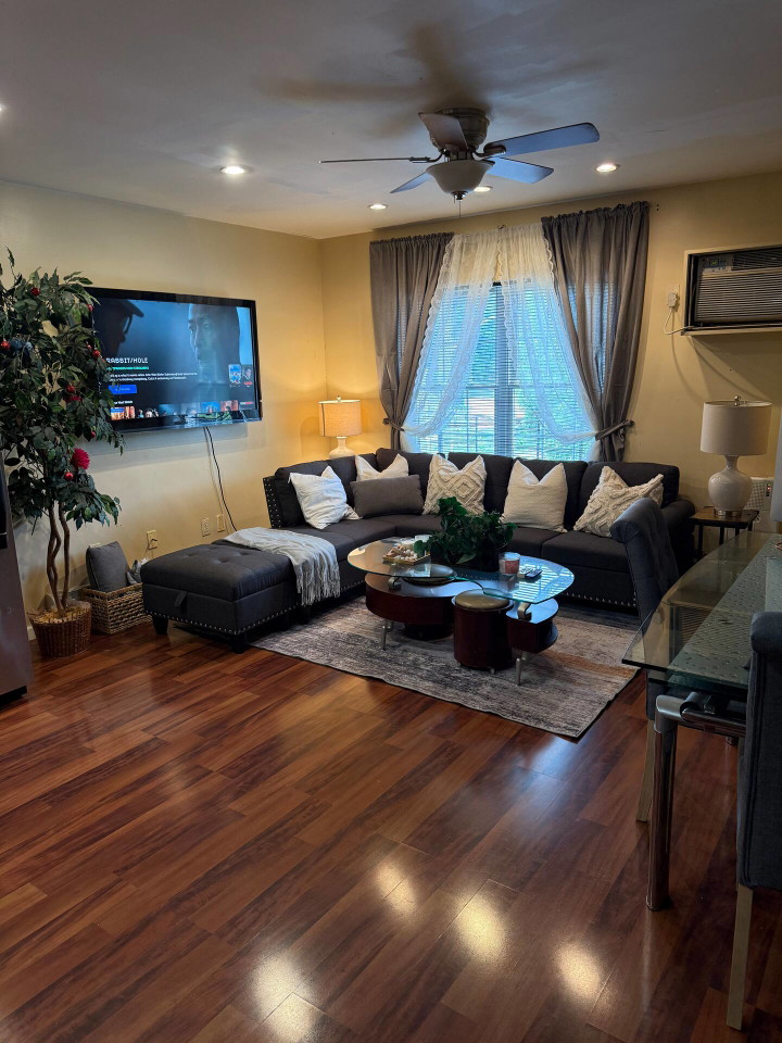 Beautiful & Warm Garden Apartment - Brooklyn, NY