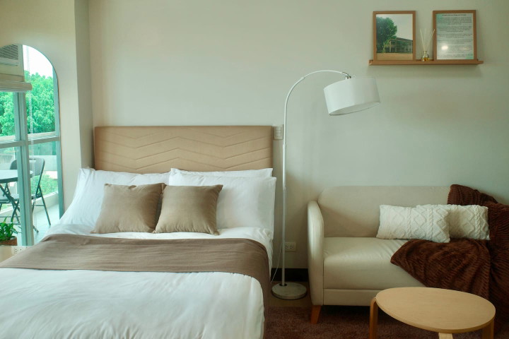 Studio W/ Free Parking Near New Era, Ateneo, Up - Marikina