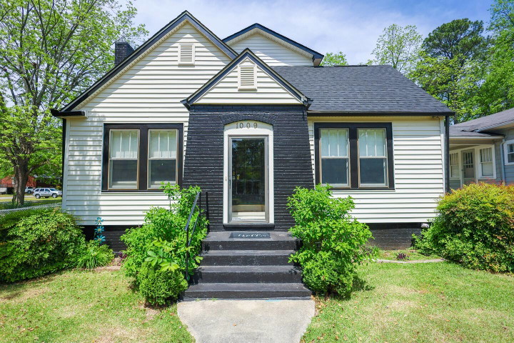 The Cottage On First - Cullman, AL