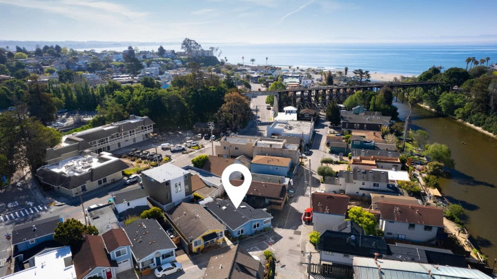 Capitola Village Beach Cottage Living! - Capitola, CA