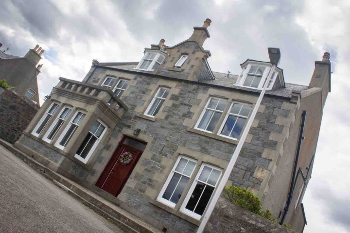 Crannoch Self Catering - 10 Bedroom Former Hotel - Cullen