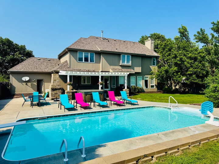Backyard Oasis W/ Stunning Pool & Hot Tub - Omaha, NE