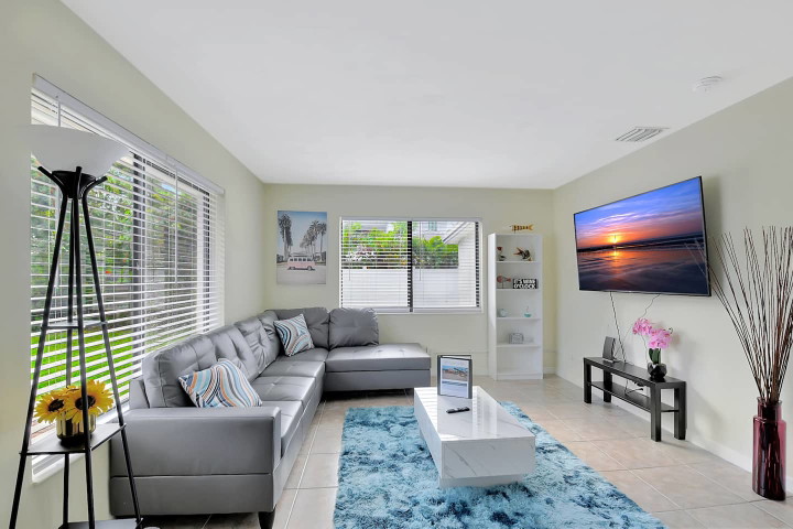 Spacious 2bd, W/d, Bbq, Yard - Boynton Beach, FL