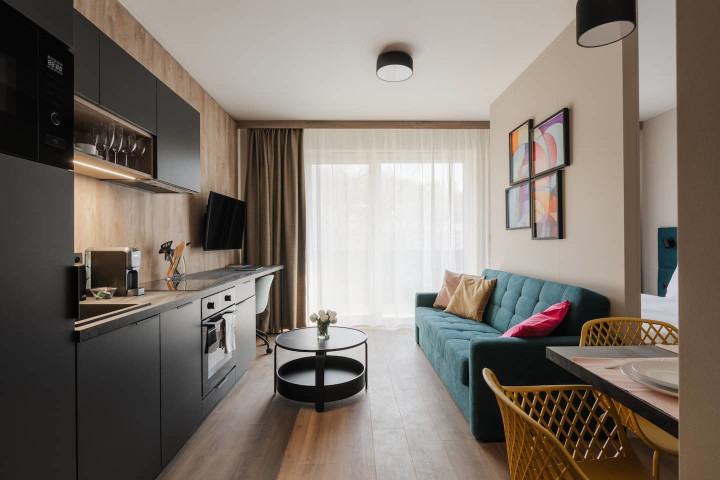 Private Home For 3 With Ac & Private Balcony! New - Prag